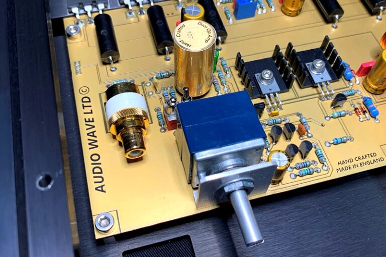 【AUDIO WAVE】世界最高峰の車載用パワーアンプ 「新型CRシリーズ」3モデル発売！ | CAR AUDIO NET